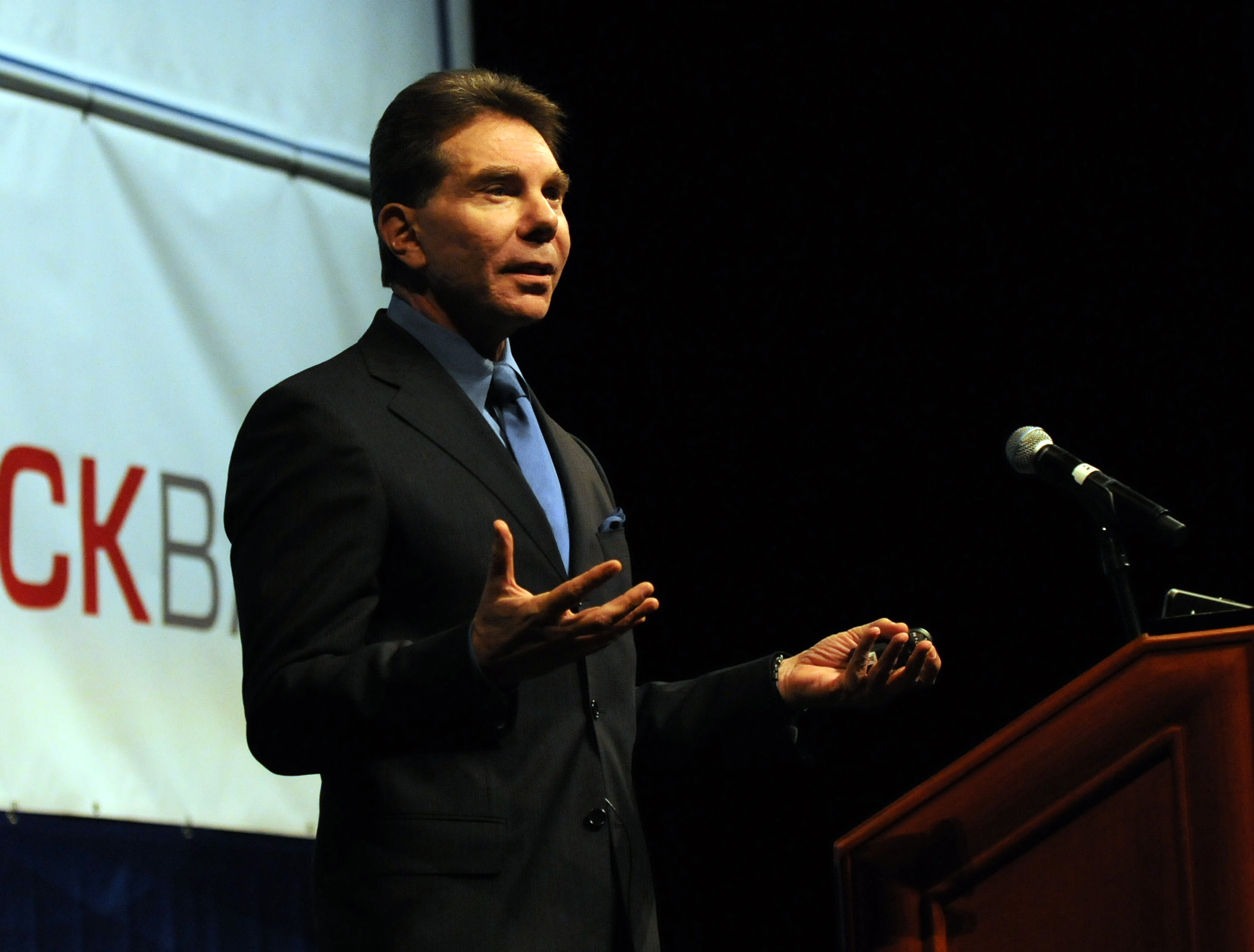 Resúmenes de los libros de Robert B. Cialdini | Leader Summaries